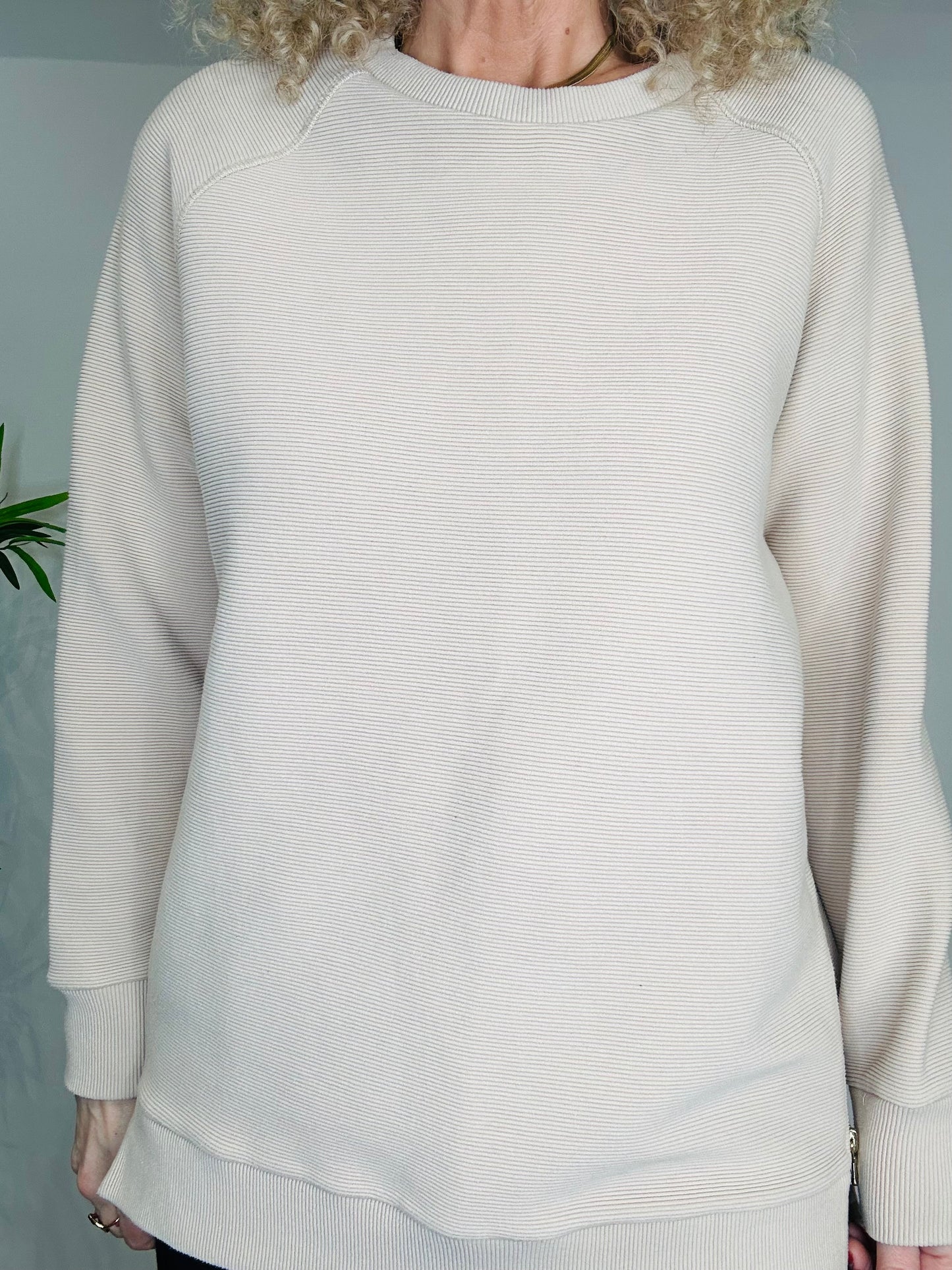 Ribbed Sweatshirt - Size M – editsecondhand